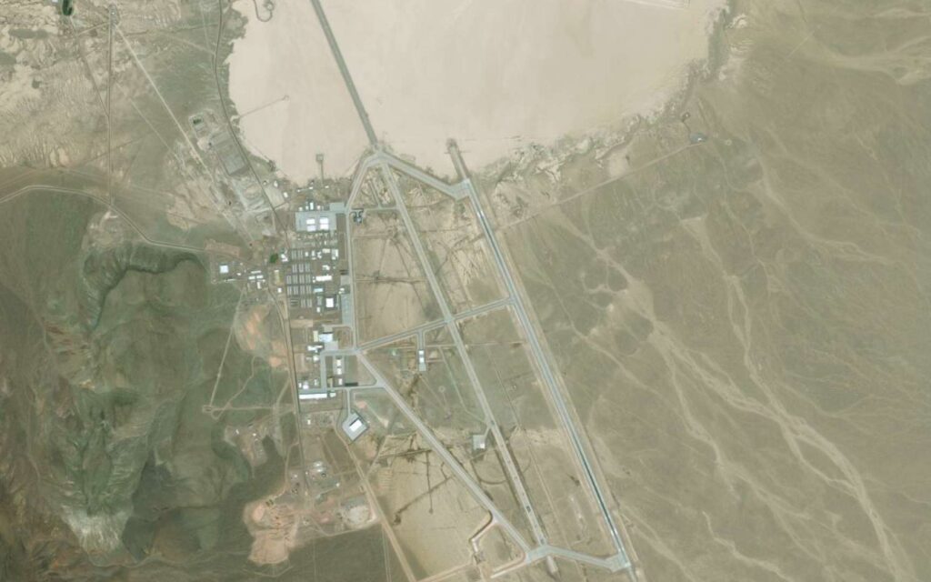 Zone 51: Que cache la base militaire la plus secrète des États-Unis d ...