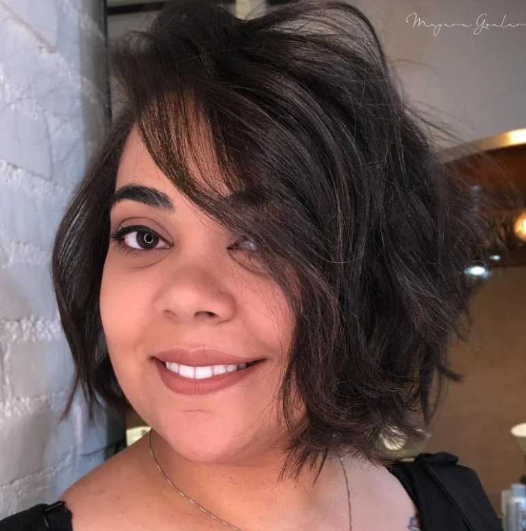 10 styles de coiffure destinés aux femmes ayant un grand nez