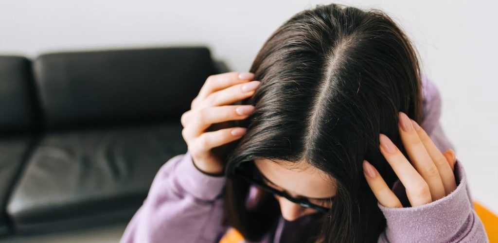 5 remèdes maison pour éliminer l'excès de sébum de vos cheveux sans ...